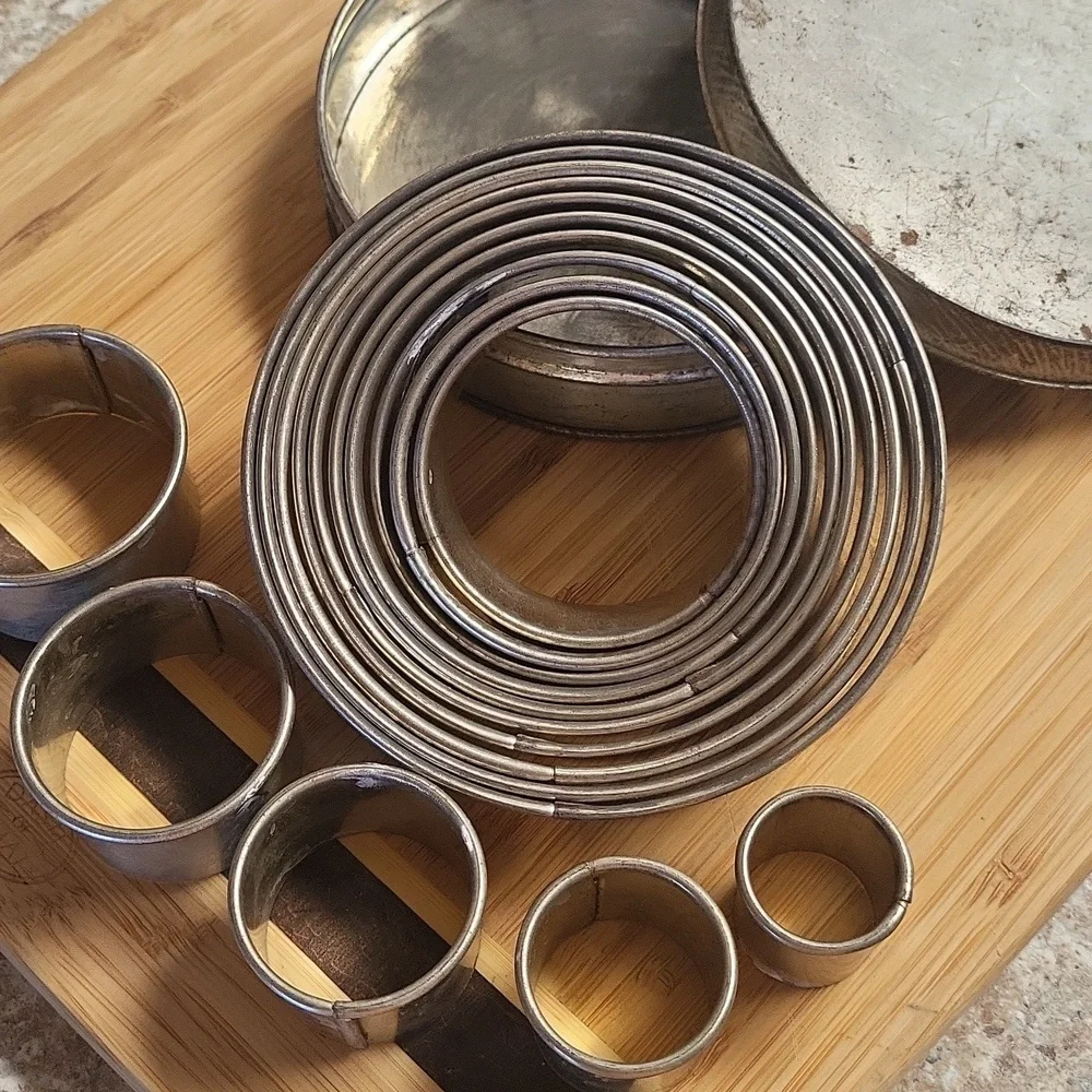 Kitchen | Vintage German Round Tin Cookie Cutter Set 15 Cookie Cutters ...